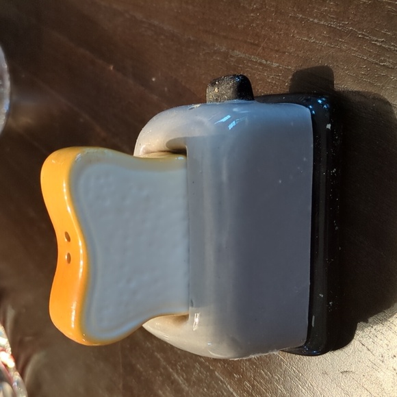 Dining | Salt Pepper Shaker Set Bread And Toaster Kitschy Retro | Poshmark